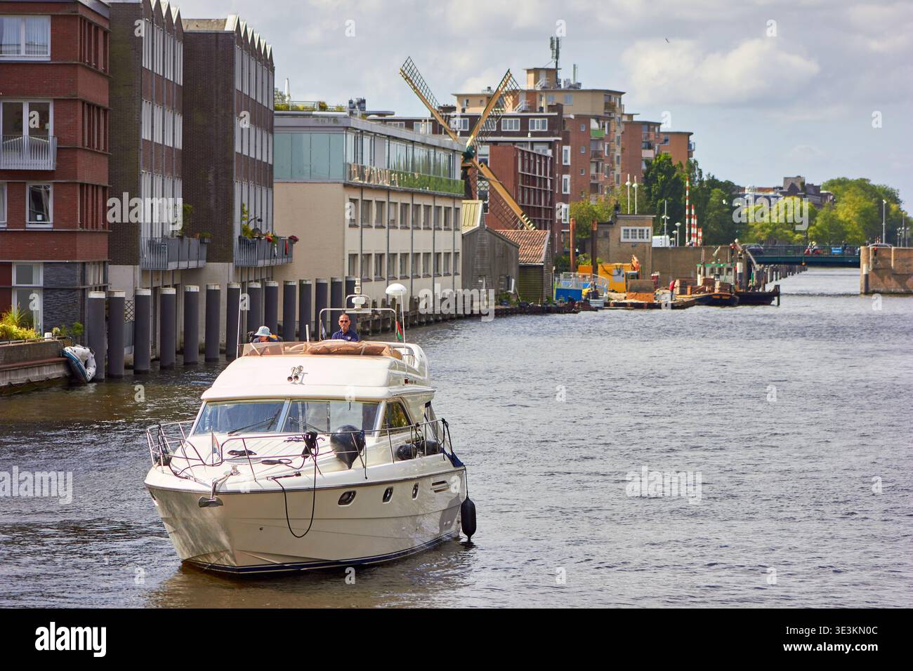 White luxury motorboat cruises hi-res stock photography and images - Alamy