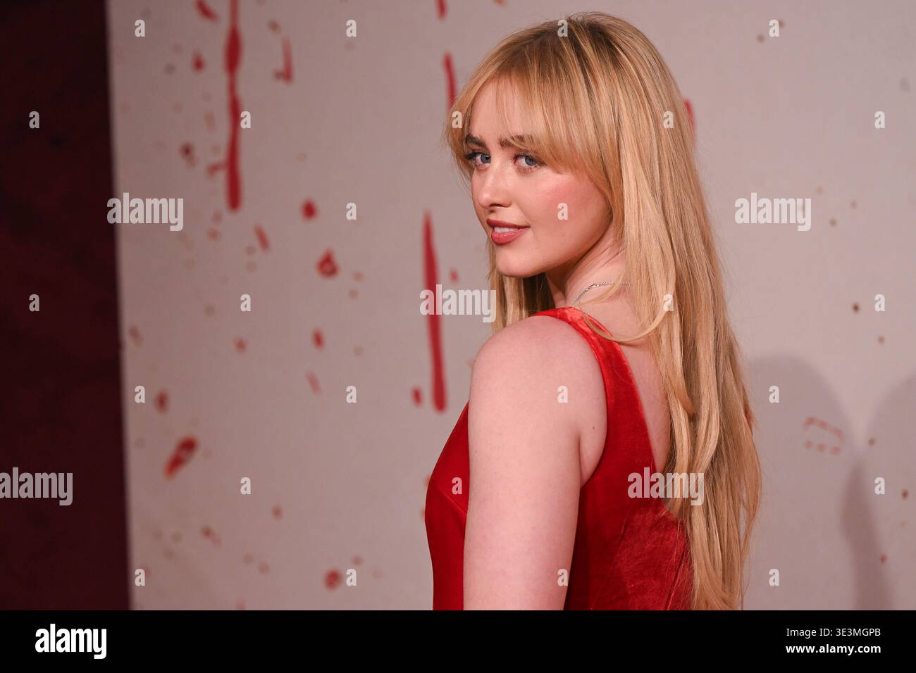 Kathryn Newton on the red carpet of the premiere Finche morte non ci ...
