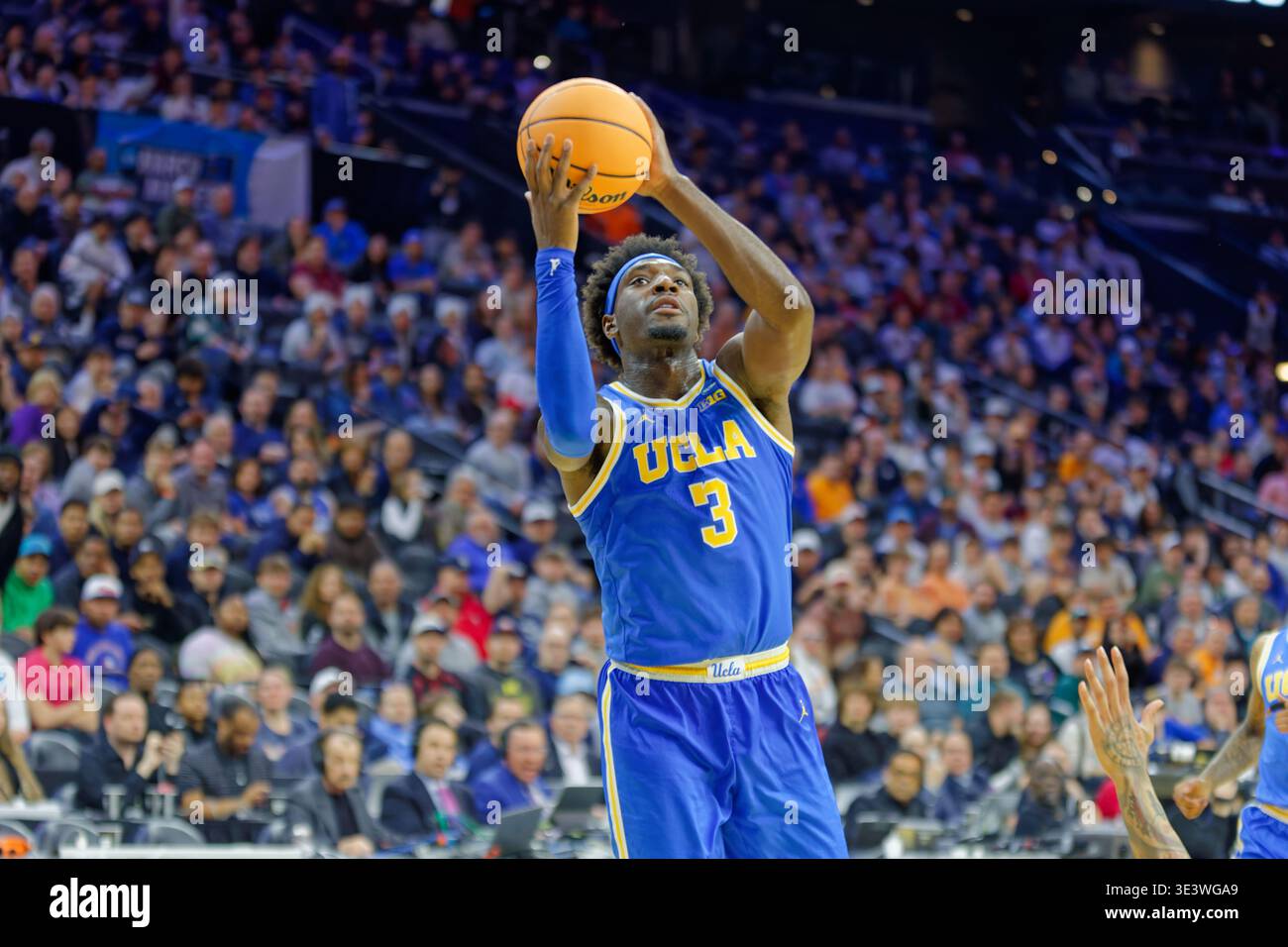 UCLA Guard/Forward Eric Dailey Jr. (3) snags offensive rebound during a ...