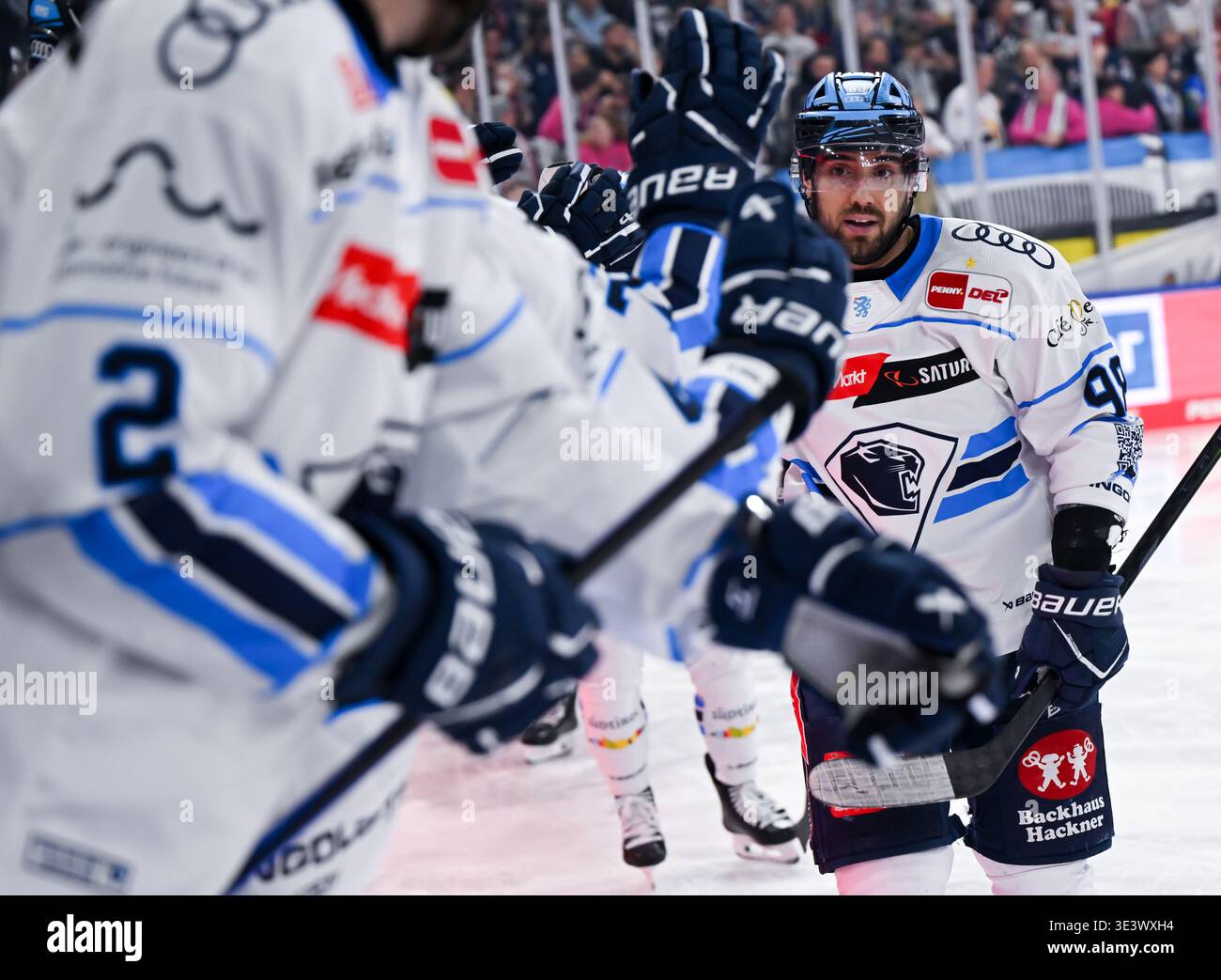 24 March 2026, Bavaria, Munich: Ice hockey, men: DEL, EHC Red Bull ...