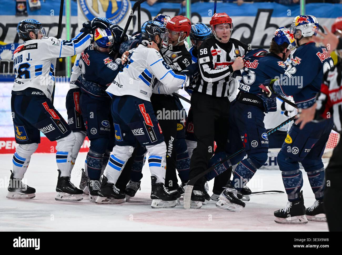 24 March 2026, Bavaria, Munich: Ice hockey, men: DEL, EHC Red Bull ...