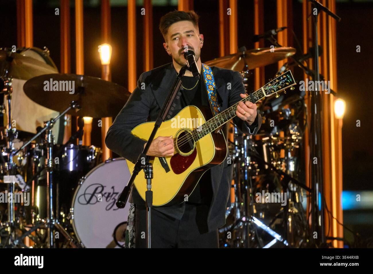 25/03/2026. London, UK. Marcus Mumford of British folk-rock band ...