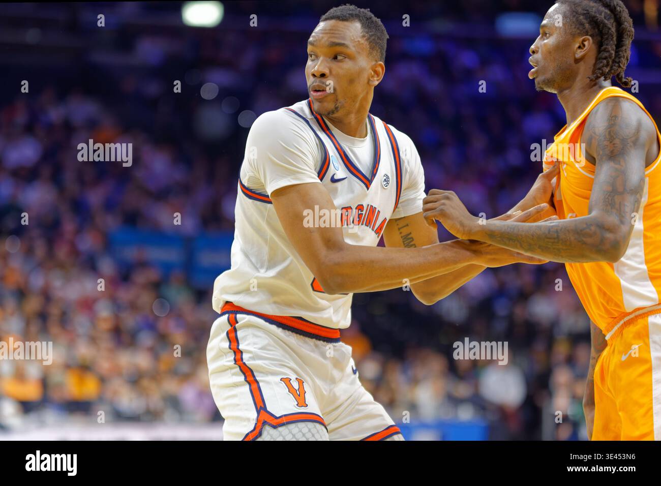 Virginia Center Ugonna Onyenso (33) guarding Tennessee player during a ...