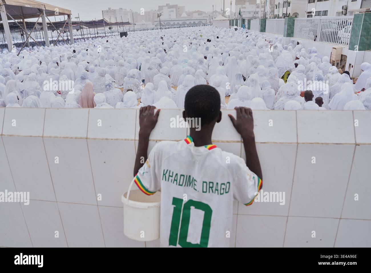 Muslims perform Eid al-Fitr prayers marking the end of the holy fasting ...