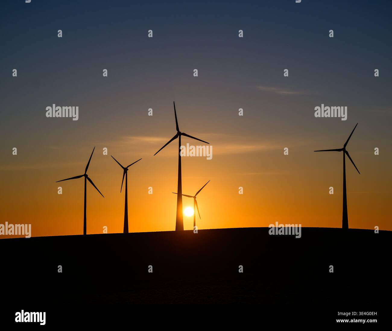 27 March 2026, Brandenburg, Treplin: Sunrise over the landscape with ...