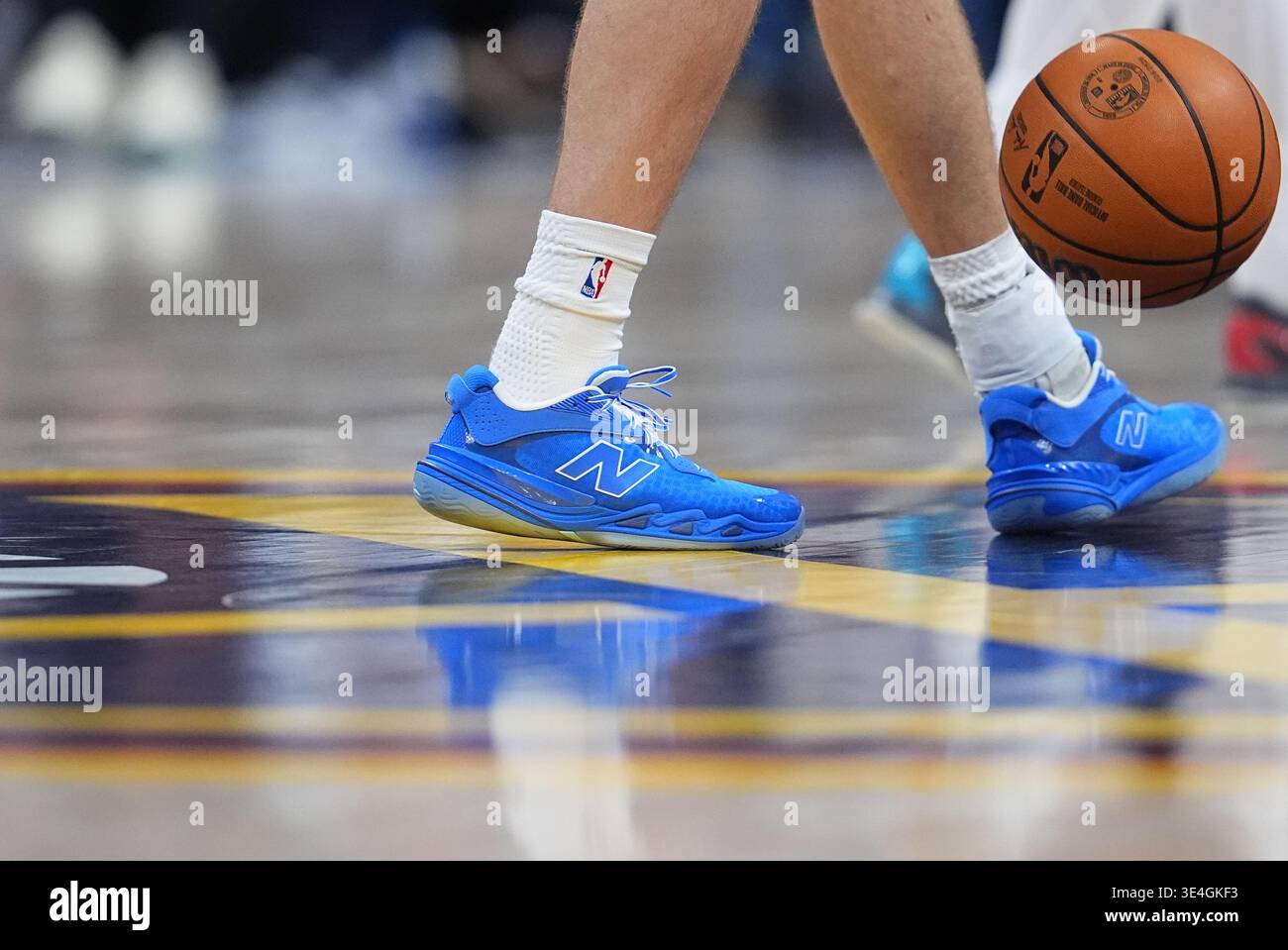 Dallas Mavericks forward Cooper Flagg (32) wears a pair of New Balance ...