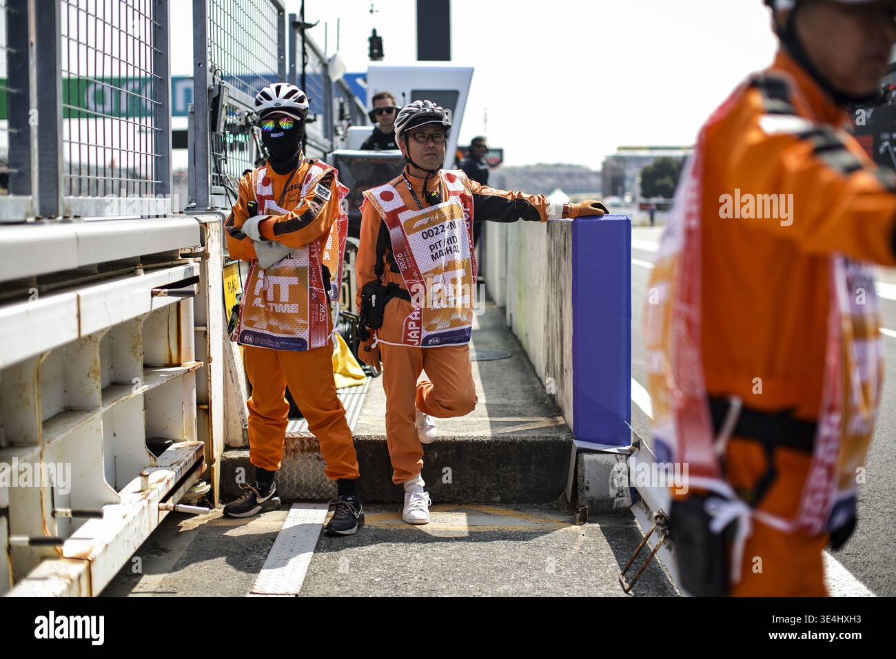 marshall, commissaire de piste, marshal, marshalls, marshals pitlane ...