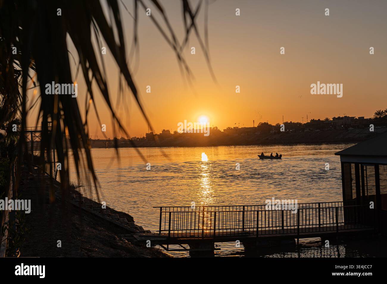 Sunset baghdad river hi-res stock photography and images - Alamy