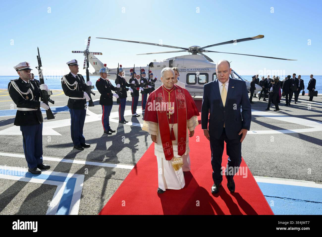 Prince Albert II of Monaco and Princess Charlene of Monaco welcome Pope ...
