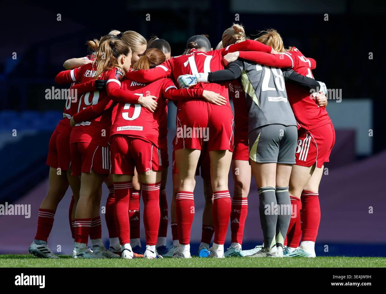 Liverpool players in a huddle just before kick off during the Gallagher ...