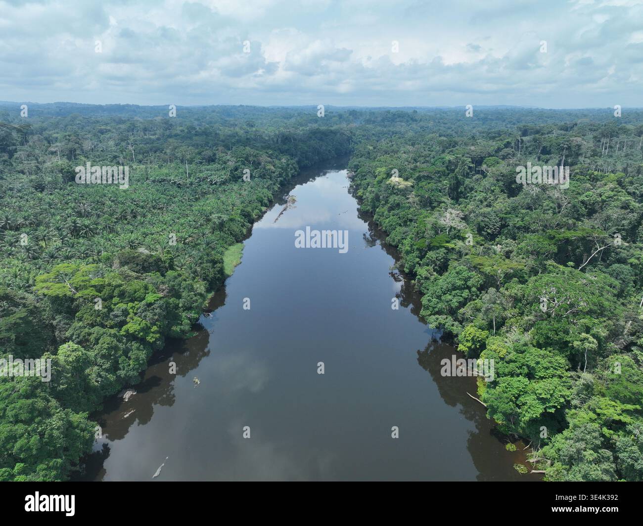 (260328) -- MALOMBO, March 28, 2026 (Xinhua) -- An aerial drone photo ...