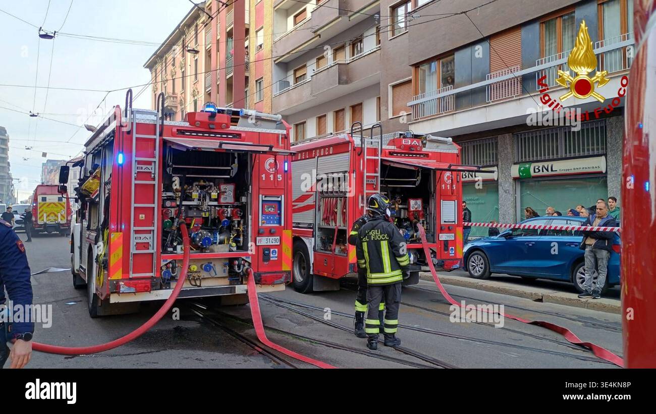 Milan, fire in a building on Via Menabrea, part of the roof collapses ...