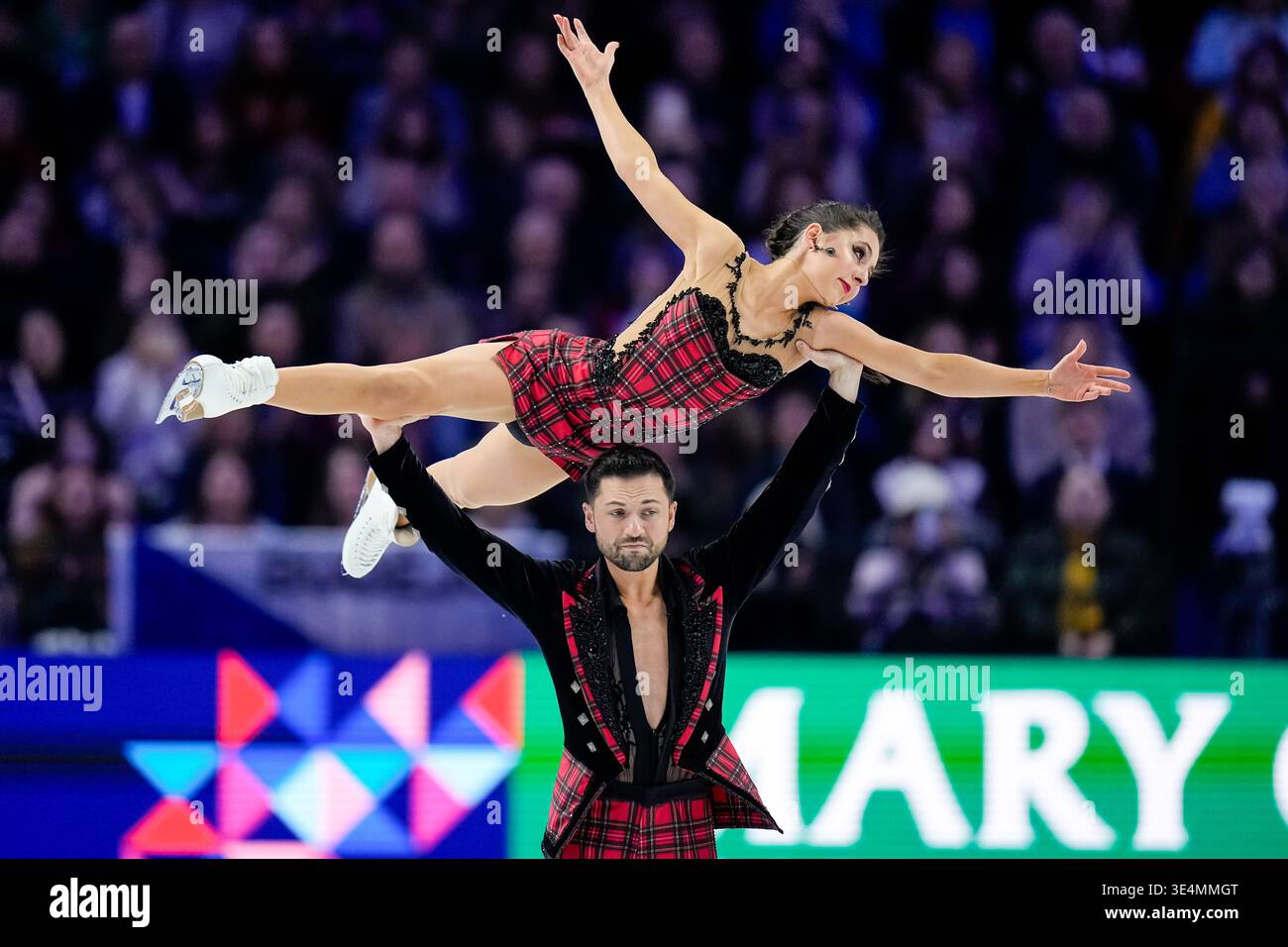 Lilah Fear and Lewis Gibson from Great Britain compete during the ice ...