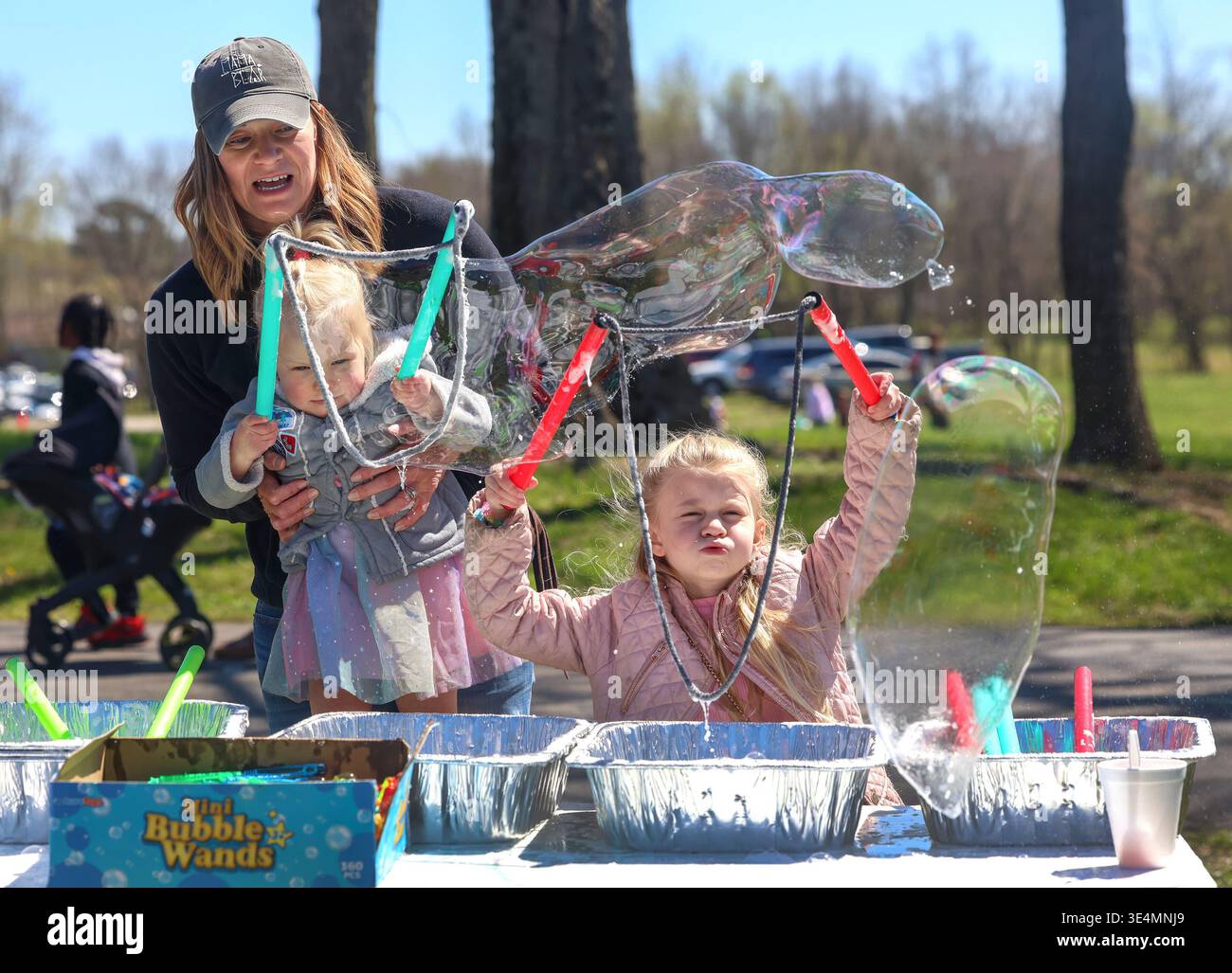 Rachel Stratton and her daughters, Kennadi, left, and Becca, right, use ...