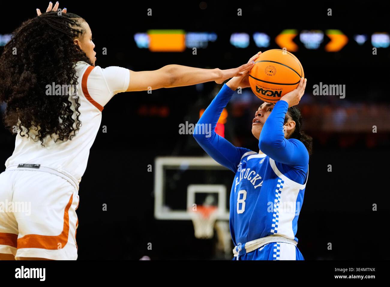 Kentucky guard Asia Boone (8) shoots as Texas guard Jordan Lee, left ...