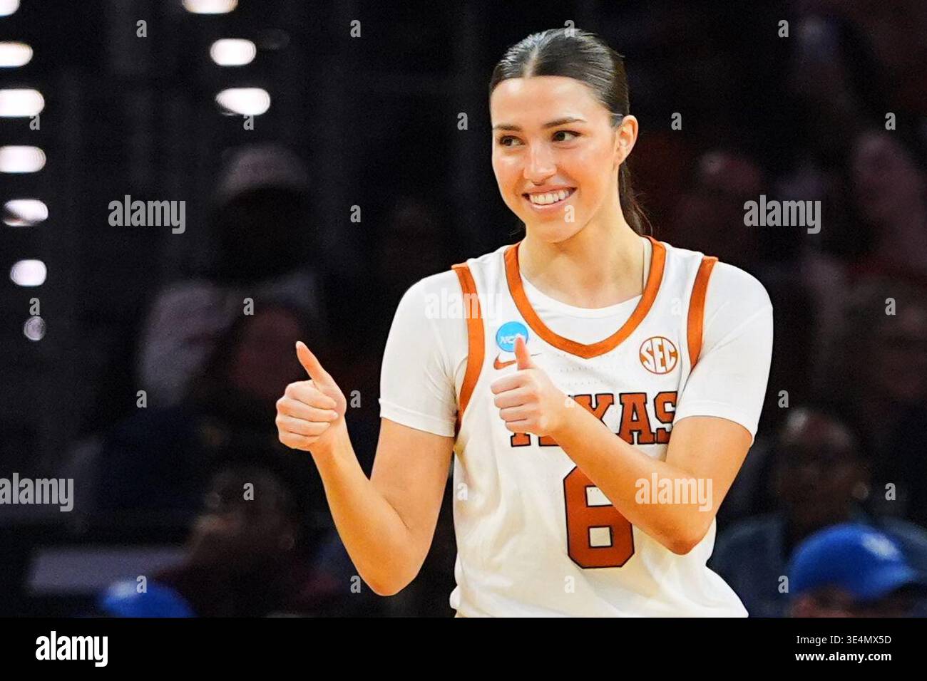 Texas' Sarah Graves signals to teammates late in the second half in the ...
