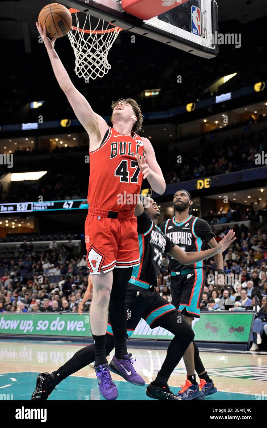 Chicago Bulls center Lachlan Olbrich (47) shoots ahead of Memphis ...