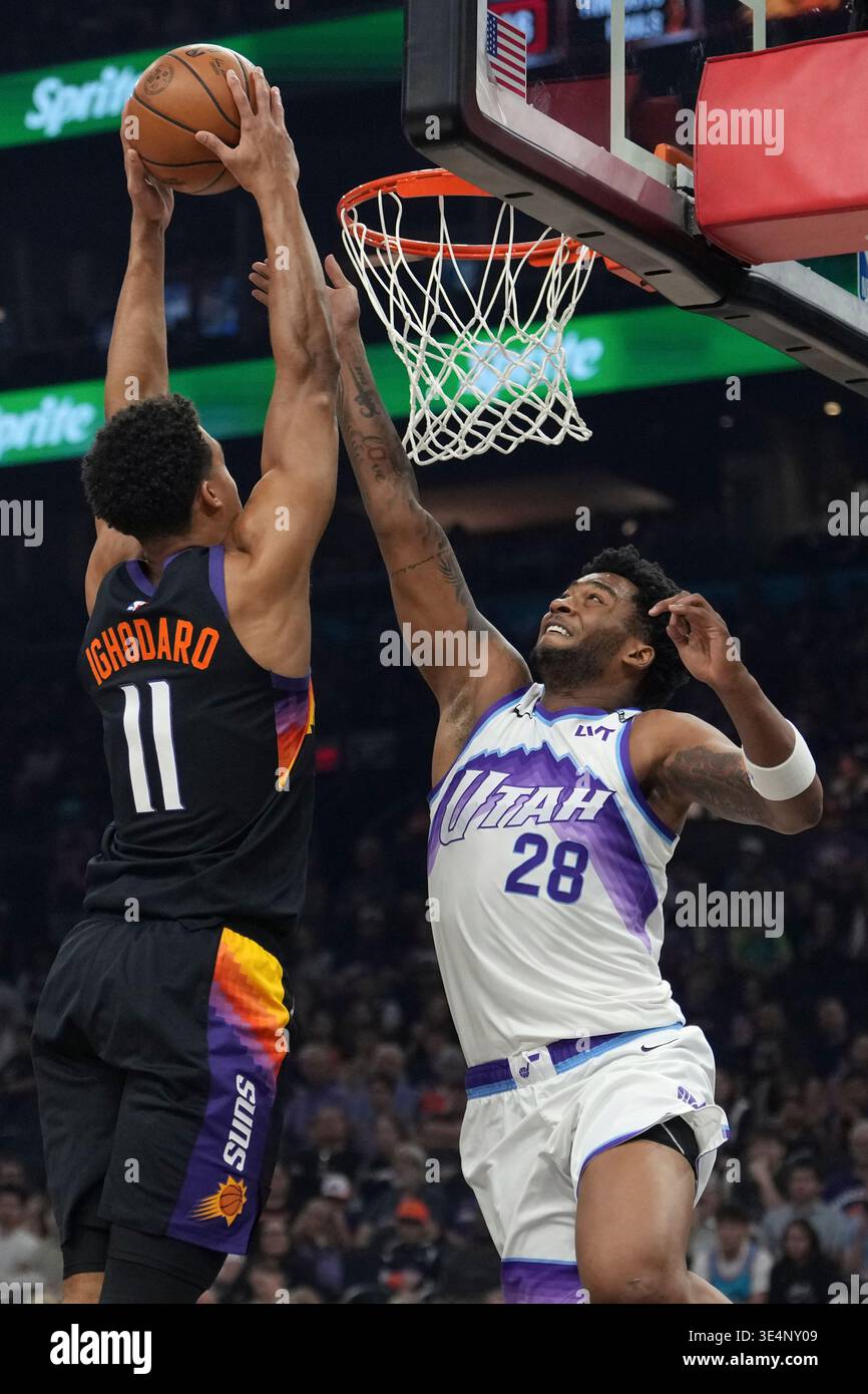 Phoenix Suns forward Oso Ighodaro (11) goes up for a dunk against Utah ...