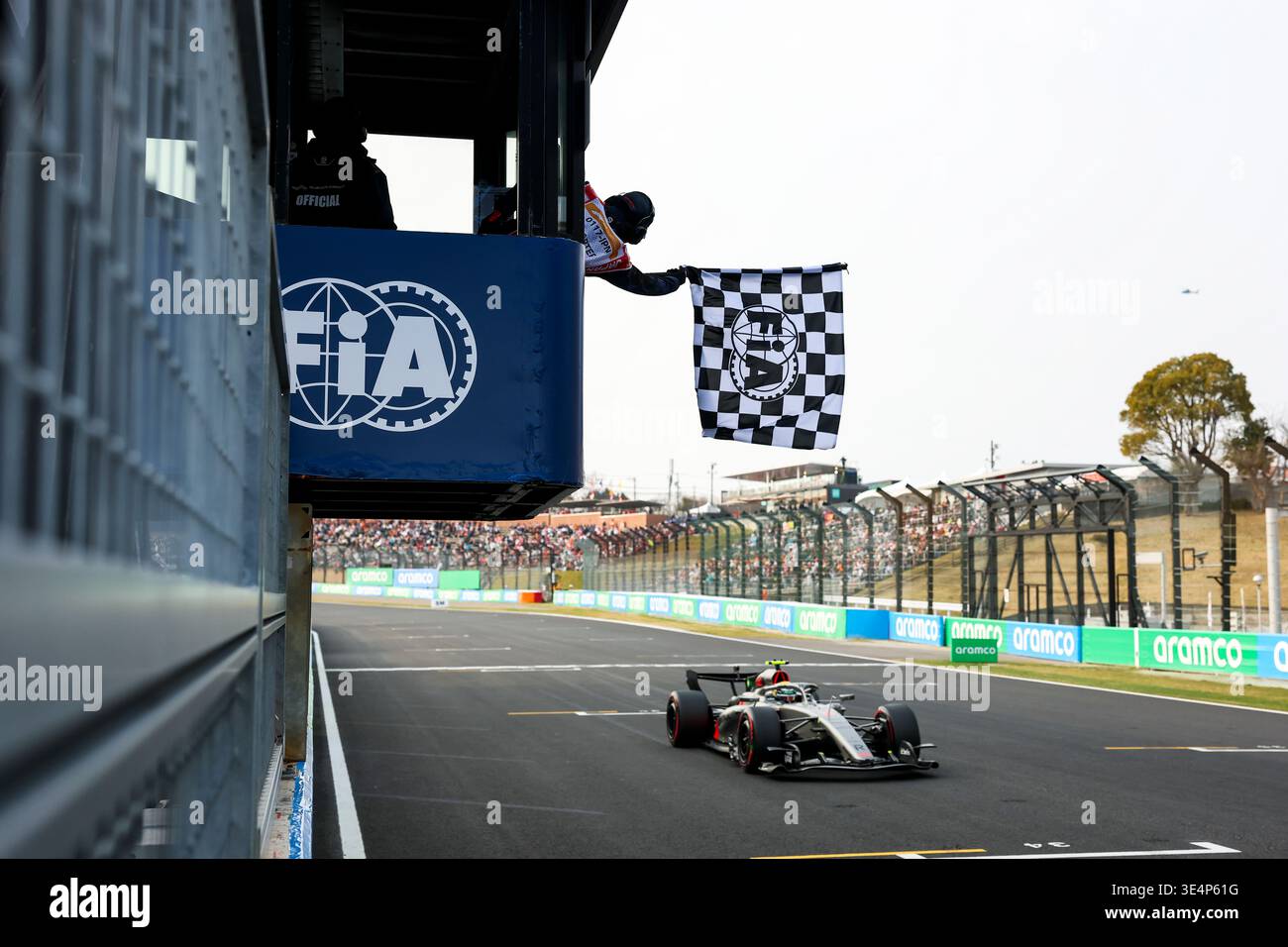 05 BORTOLETO Gabriel (bra), Audi F1 Team R26, action, checkered flag ...