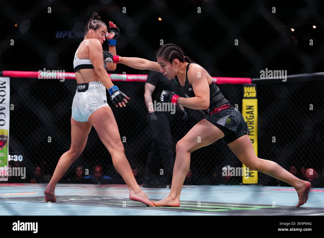 SEATTLE, WA - MARCH 27 : Alexa Grasso and Maycee Barber meet in the ...