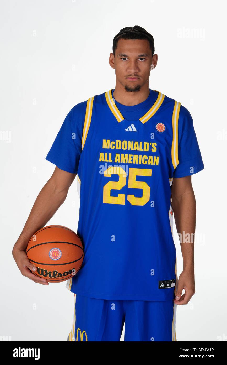 GLENDALE, AZ - MARCH 27: McDonalds High School All American forward ...