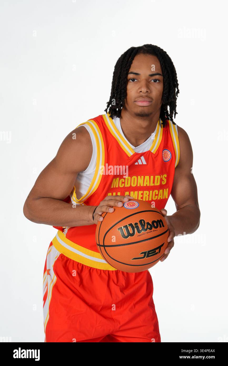 GLENDALE, AZ - MARCH 27: McDonalds High School All American guard Deron ...