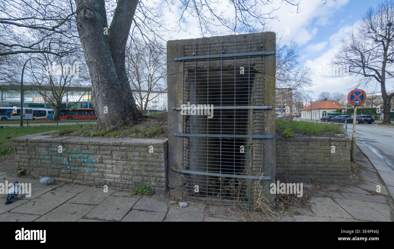 25 March 2026, Hamburg: View of the locked entrance to an air raid ...