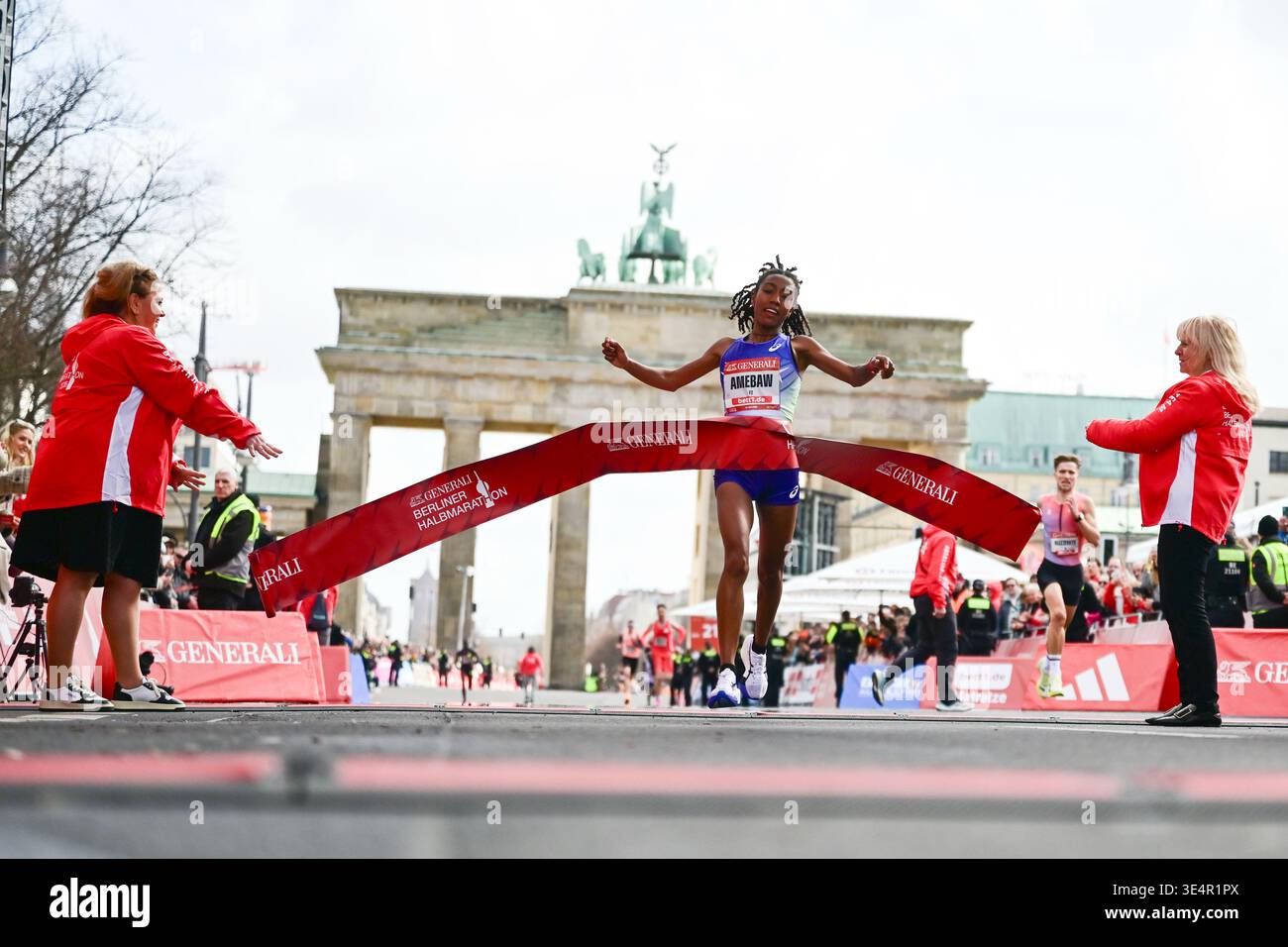 29 March 2026, Berlin: Athletics: Berlin half marathon, Likina Amebaw ...