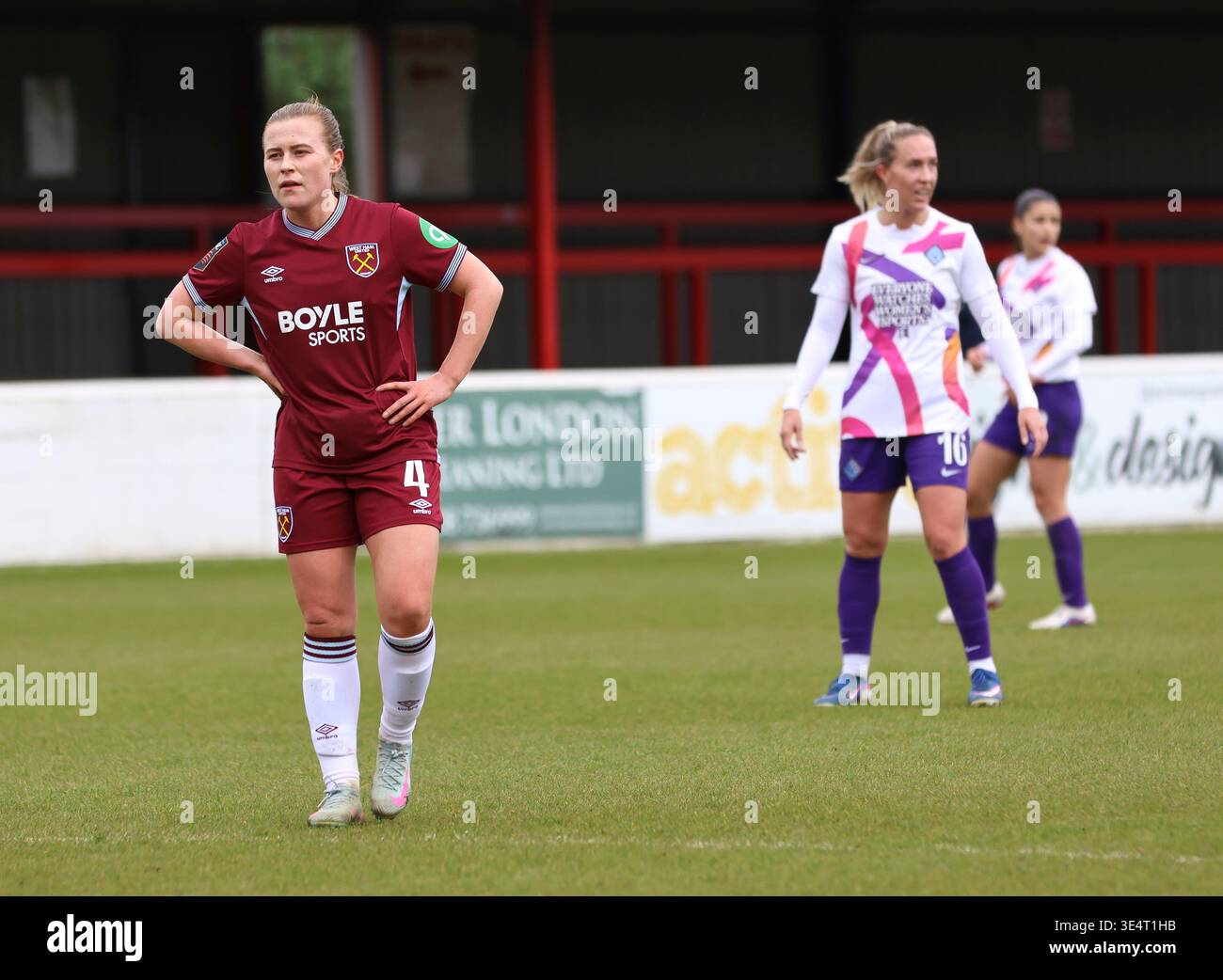 Oona Siren (West Ham 4) during the Women's Super League game between ...