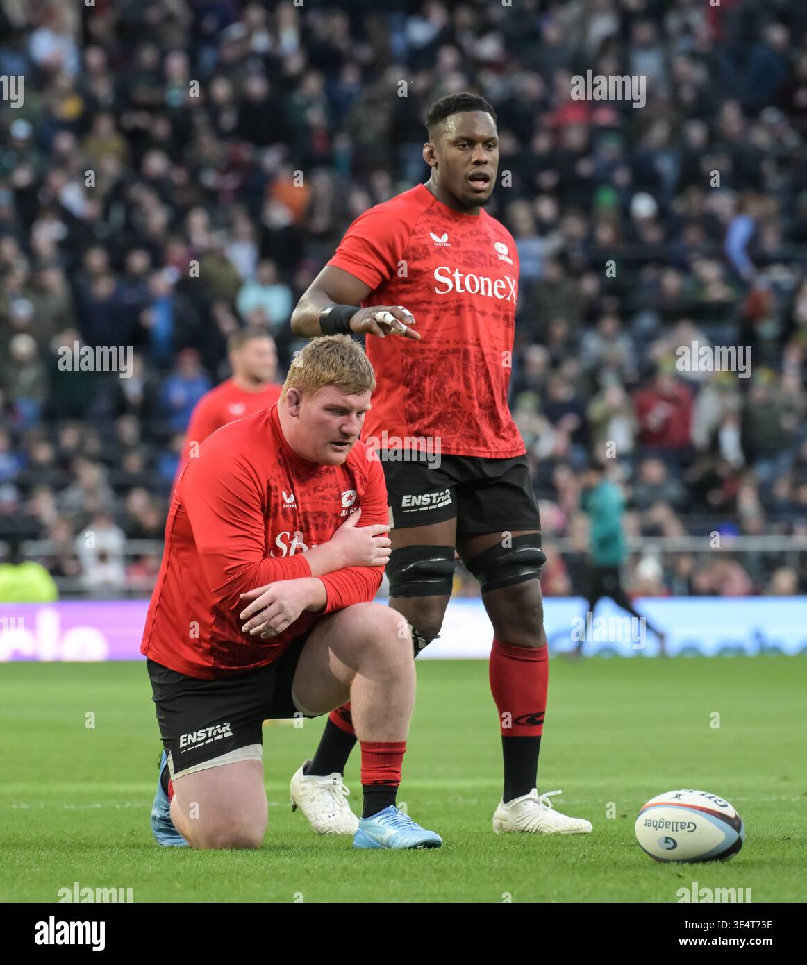 Rhys Carre and Maro Itoje of Saracens warming up before the Gallagher ...