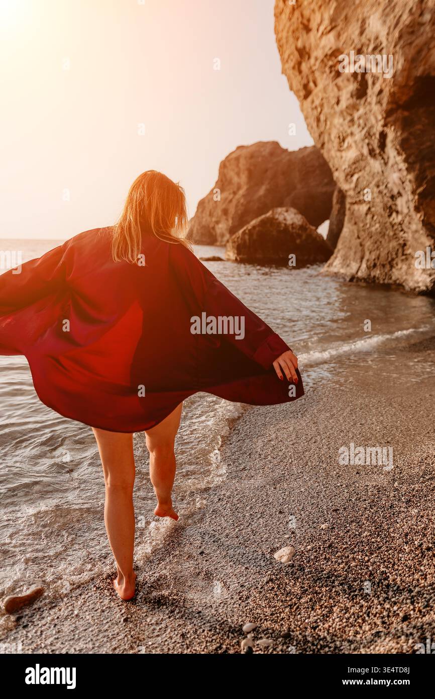 Flowing red robe hi-res stock photography and images - Alamy