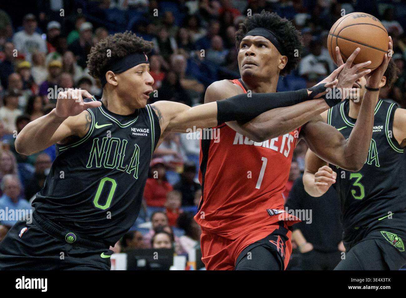 New Orleans Pelicans guard Jeremiah Fears (0) defends against Houston ...