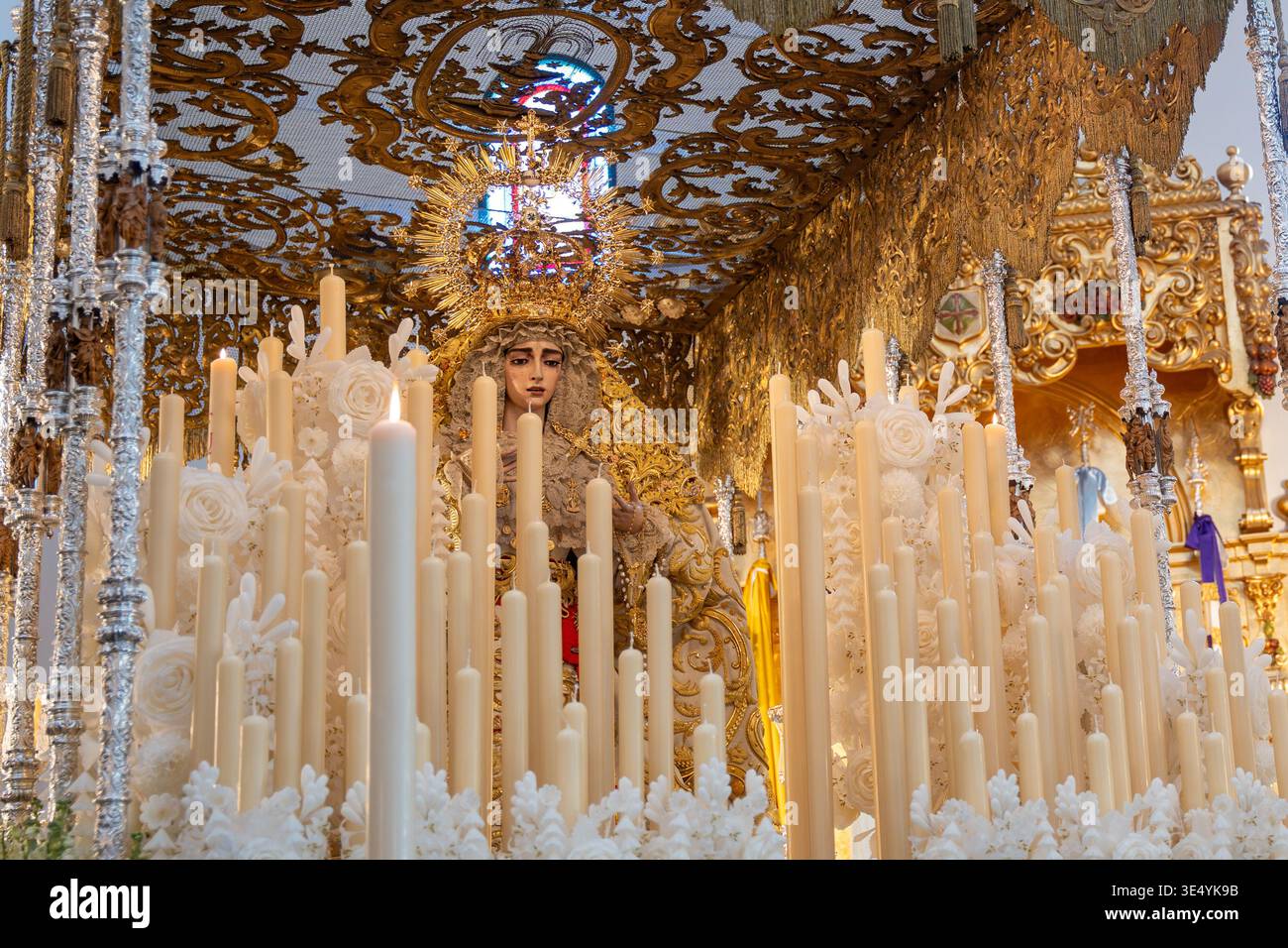 Image of the Virgen de la Saluz, in her processional procession. On 30 ...
