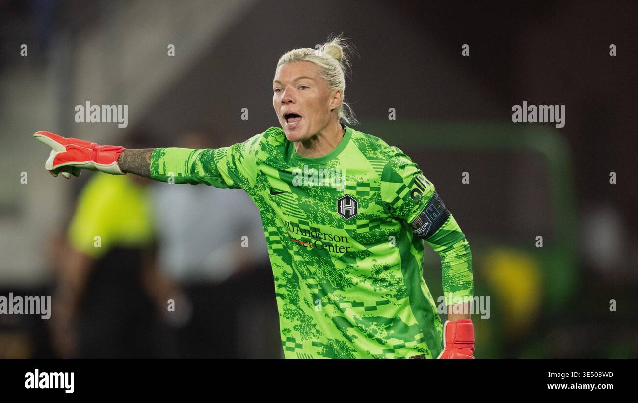 Houston Dash goalkeeper Jane Campbell (1) gestures during an NWSL ...
