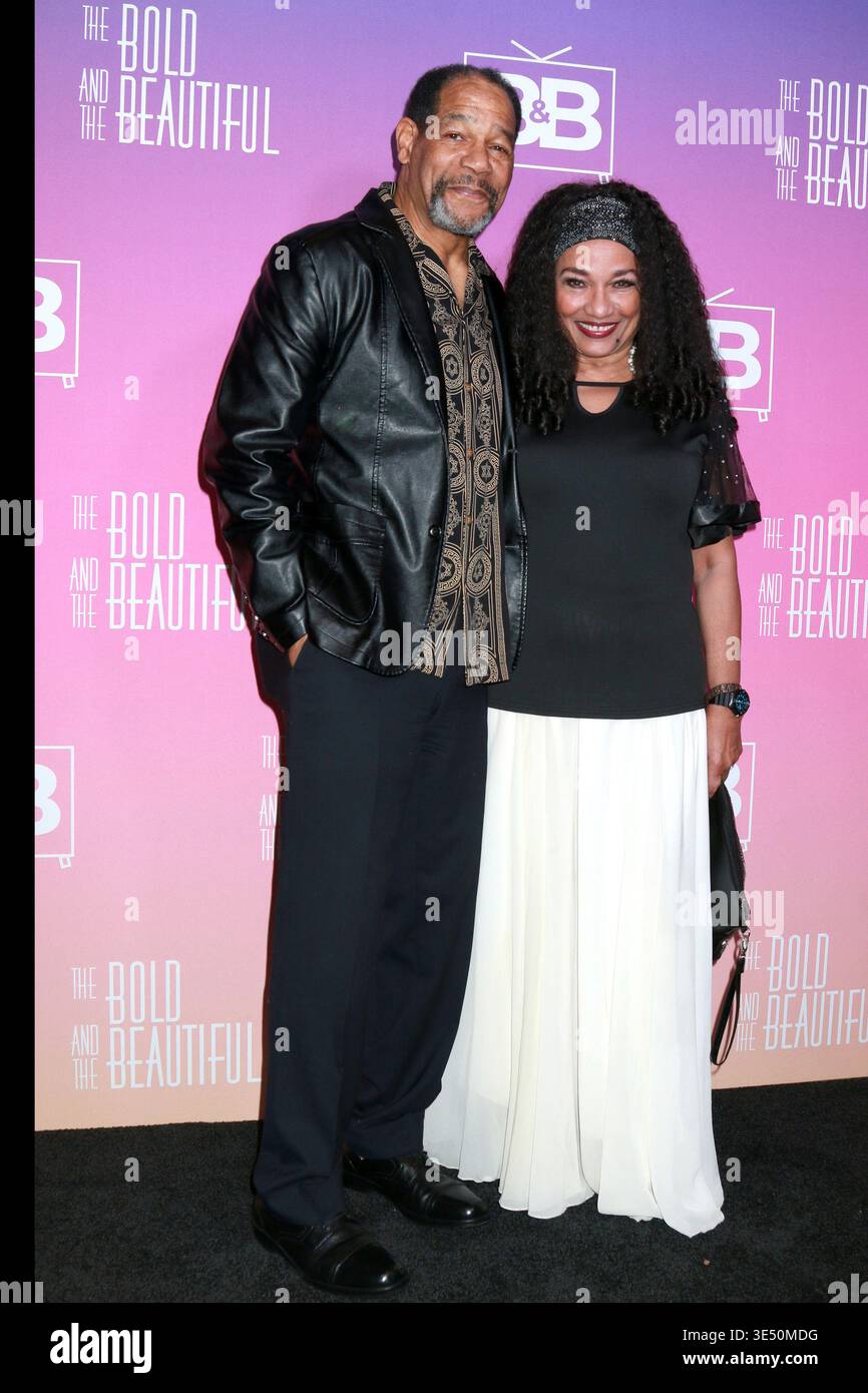 LOS ANGELES - MAR 26: Dan Martin, Ella Joyce at the Bold and Beautiful ...
