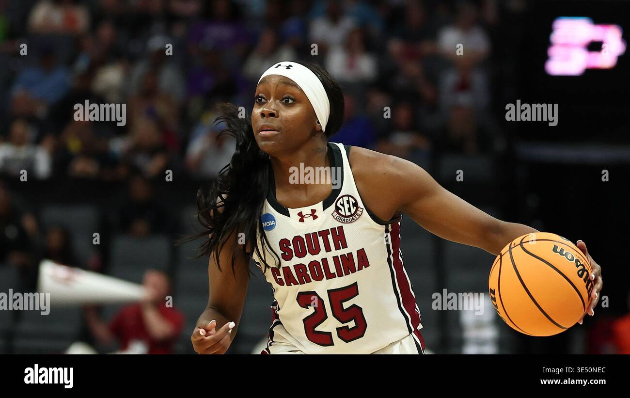 South Carolina guard Raven Johnson (25) dribbles upcourt during the ...
