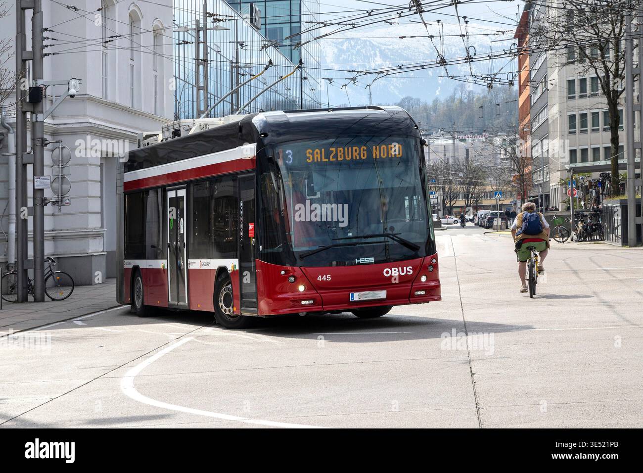 Stadtbusse, OBus Linie 3, Stadt Salzburg, Österreich // City buses ...