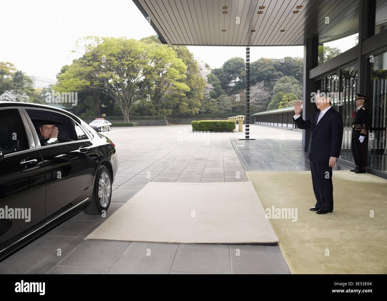 Japanese Emperor Naruhito (R) sees off Indonesian President Prabowo ...