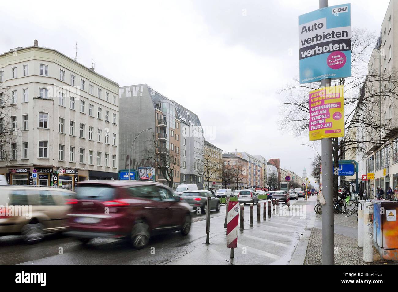 30.03.2026, Berlin - Deutschland. Plakate von CDU und FDP gegen eine ...
