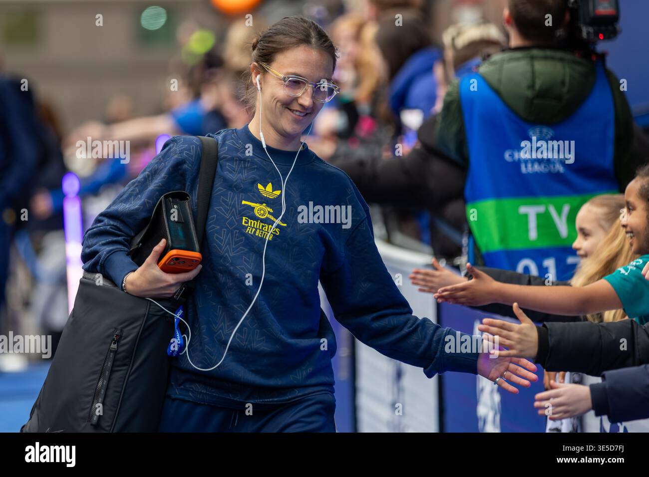 London, UK. 1st Apr 2026. Lotte Wubben-Moy of Arsenal Women arriving ...