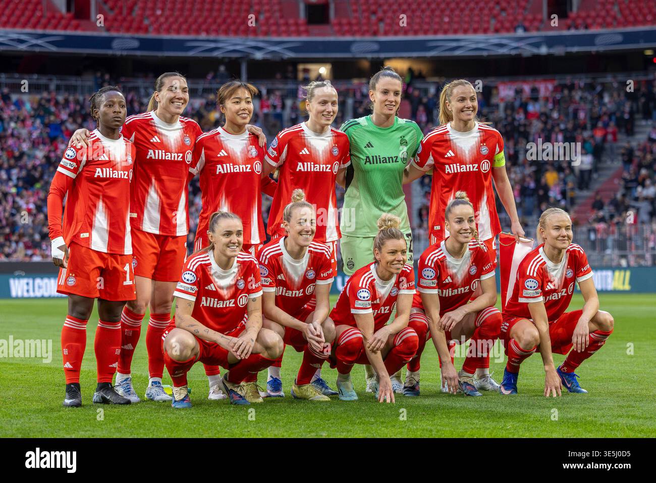 Manchester united team photo 2026 hi-res stock photography and images ...