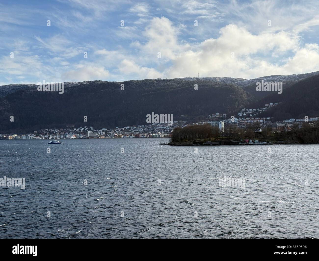 Einfahrt in den Bergen Fjord - Bergen 02.04.2026: AIDAperla in Bergen ...