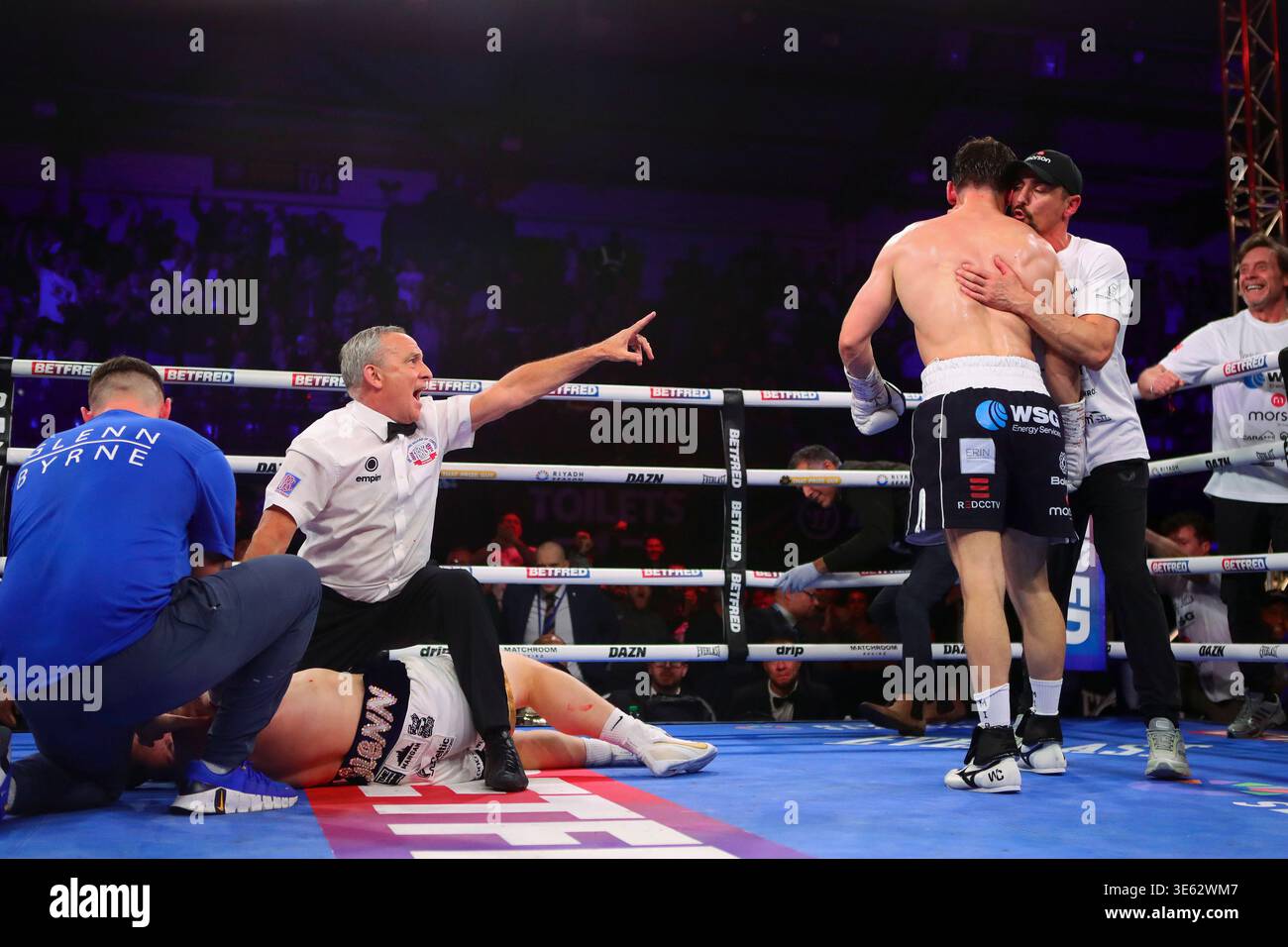 Glenn Byrne is knocked out during his fight against William Crolla at ...