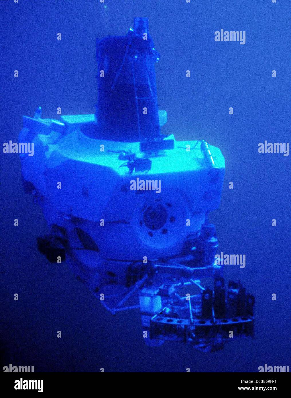 The deep-sea research submersible DSV Alvin submerged during the 1986 ...