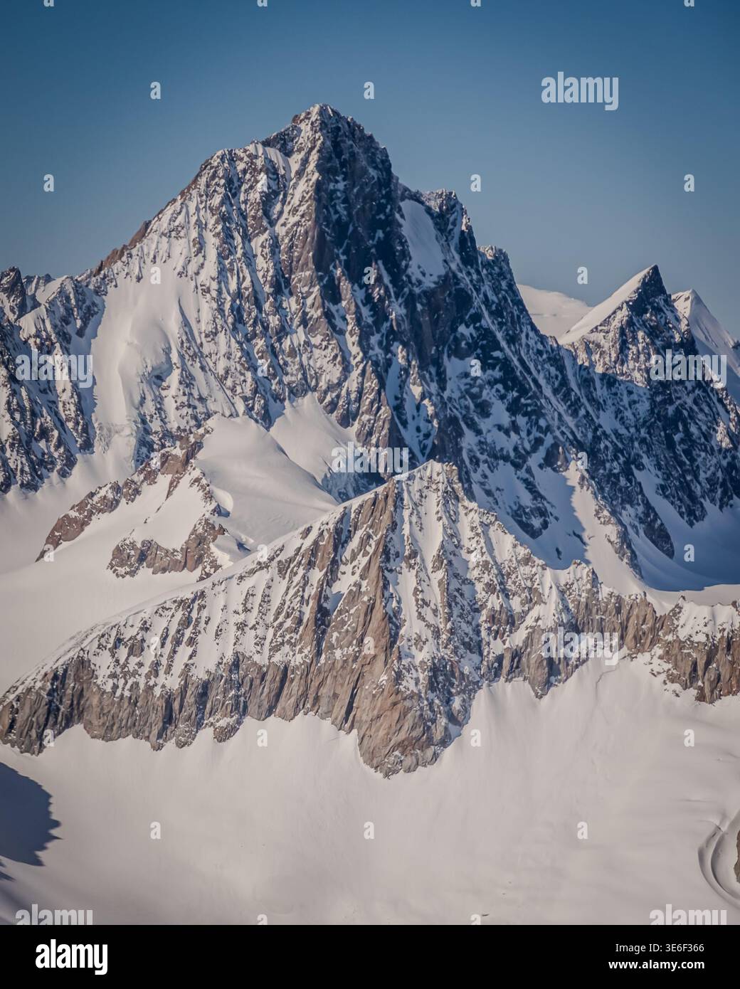 We are flying past the long Southern ridge of the Finsteraarhorn ...