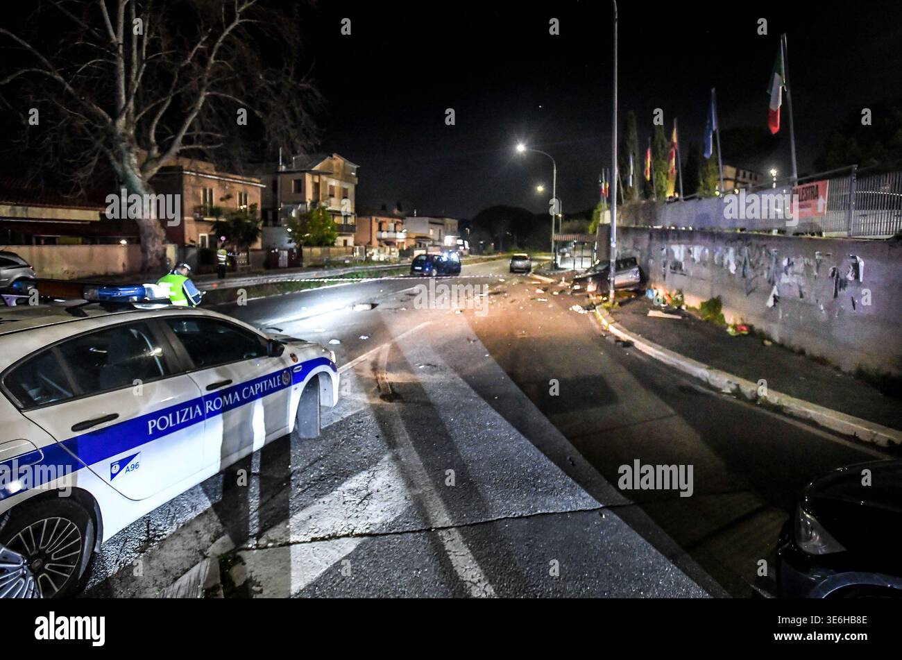 **NO WEB OR NEWSPAPERS ONLY FOR ITALY** Fatal accident on Via Tuscolana ...