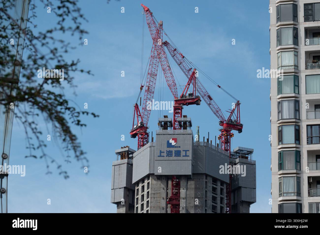 SHANGHAI, CHINA - APRIL 7, 2026 - The construction of a 480 meter super ...