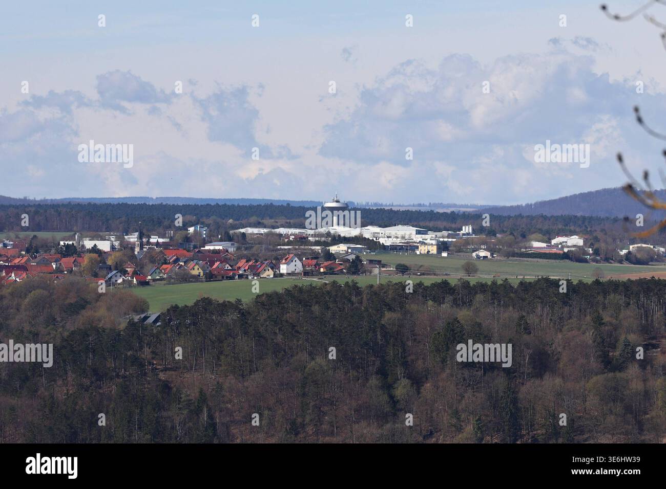 Meiningen 05.04.2026, Dreissigacker, Blick auf den Ort, zu sehen ist ...