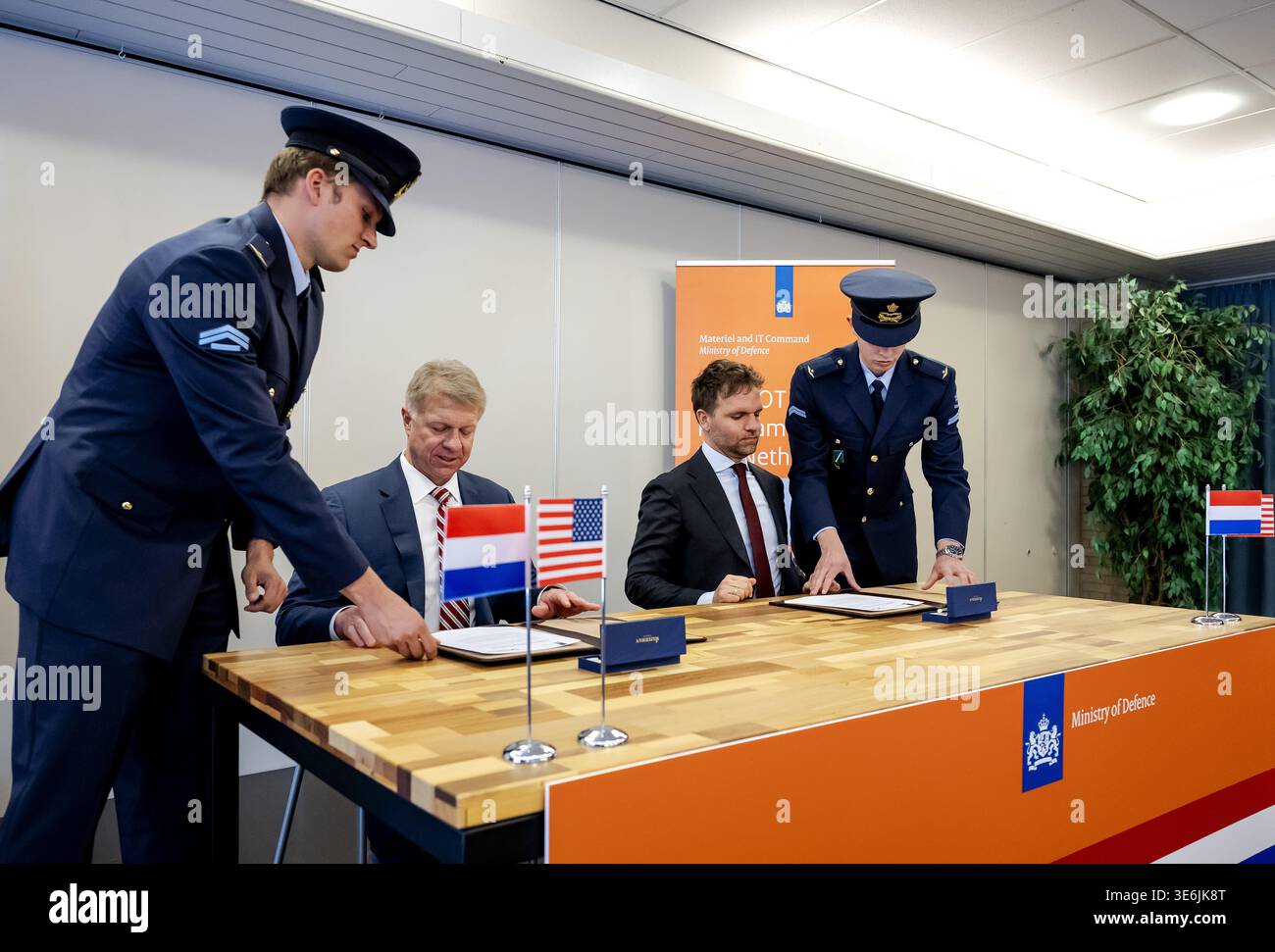 VREDEPEEL - State Secretary for Defence Derk Boswijk (r) signs an ...