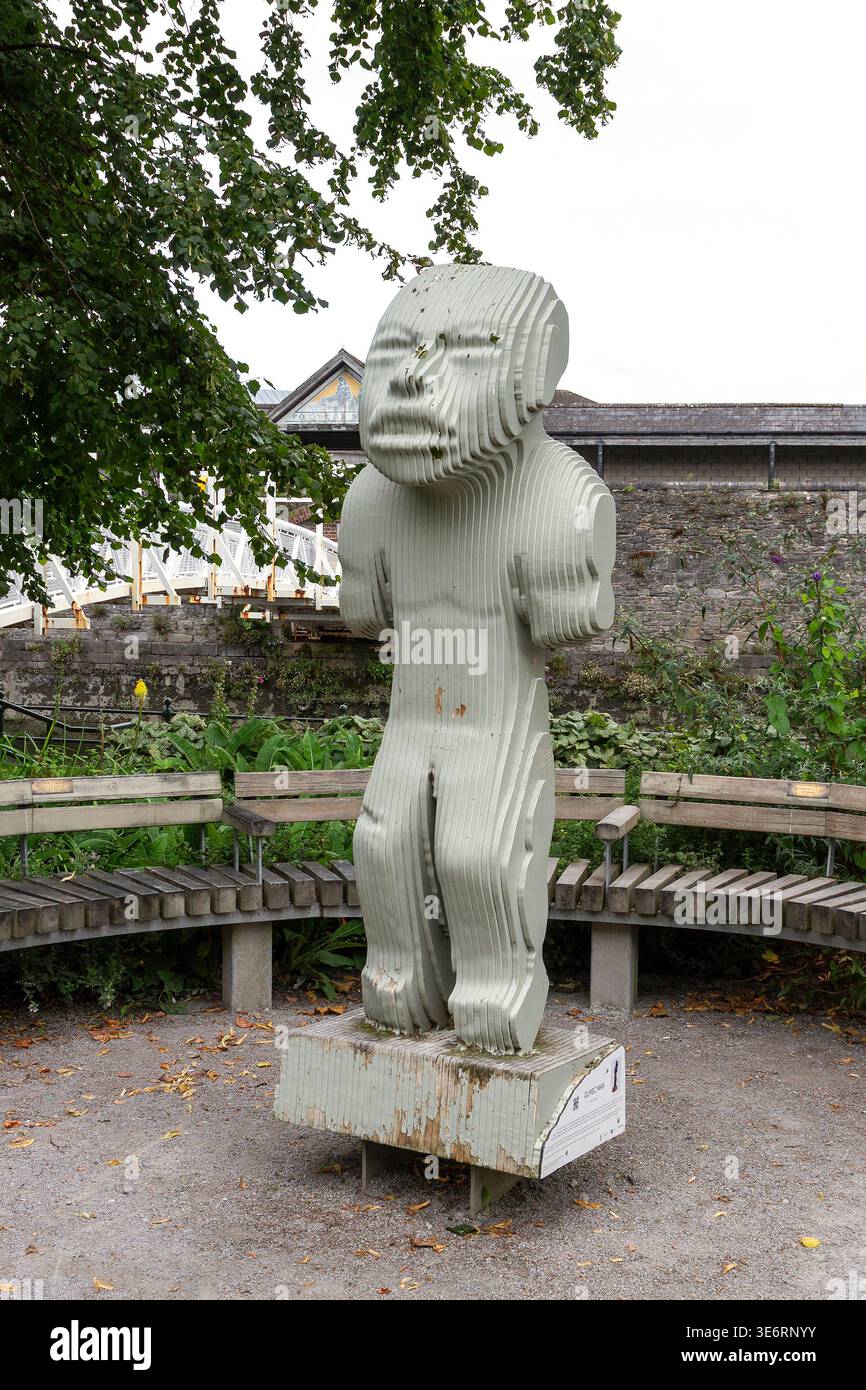 Statue des Olmec man, vor dem Hunt-Museum. Limerick, Irland // Statue ...